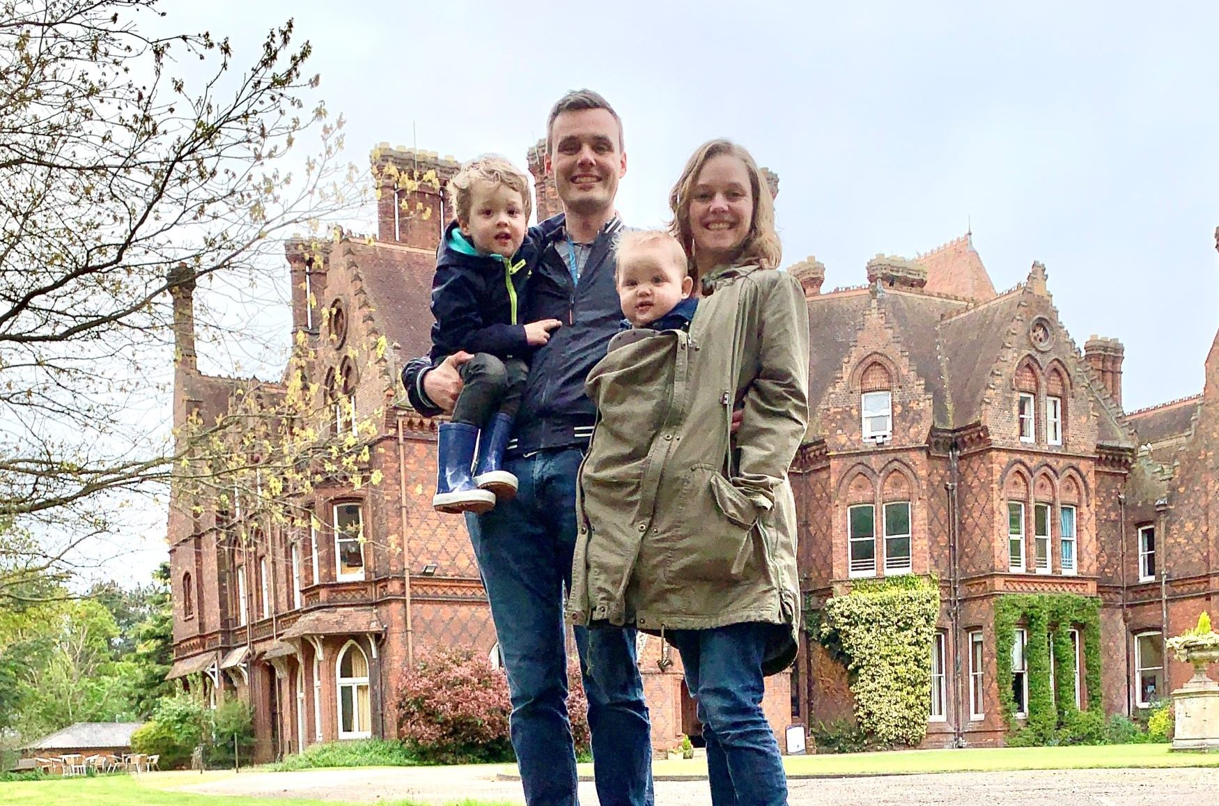 Hold overhead Easneye - MAF